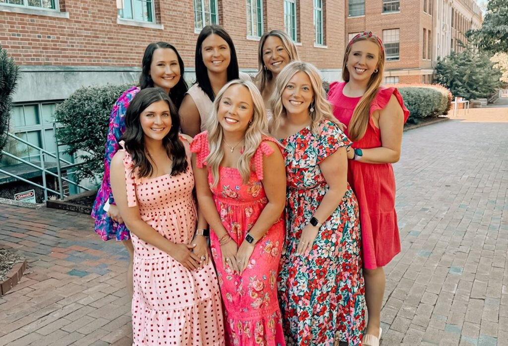 Apply for a 2026-2028 Volunteer Role! - Alpha Xi Delta